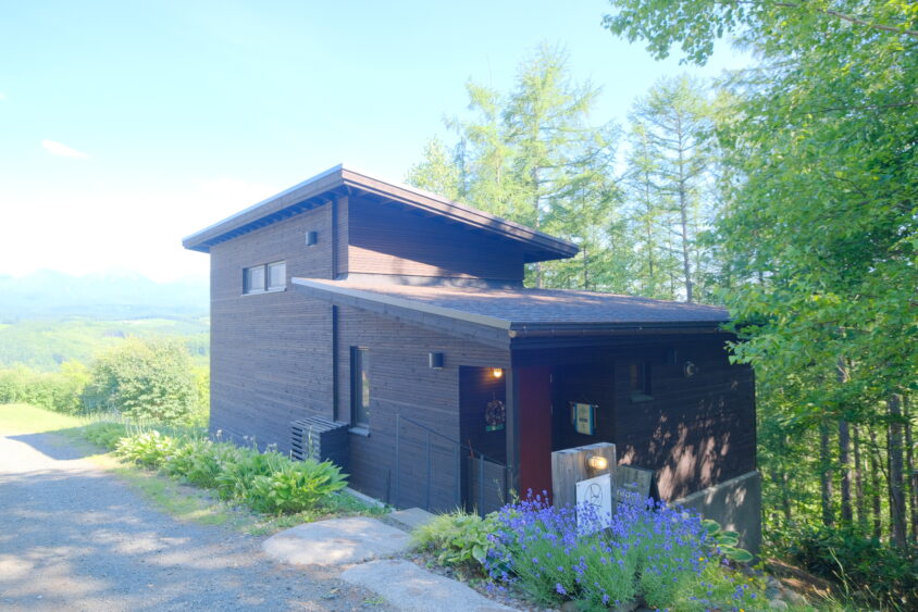 【美瑛カフェ】丘の上の絶景カフェ『atelier nipek cafe&gallery』 | ひとり旅diary