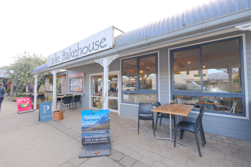 【ニュージーランドカフェ】小さな町フェアリーの人気パイ店「Fairlie Bakehouse」 | ひとり旅diary